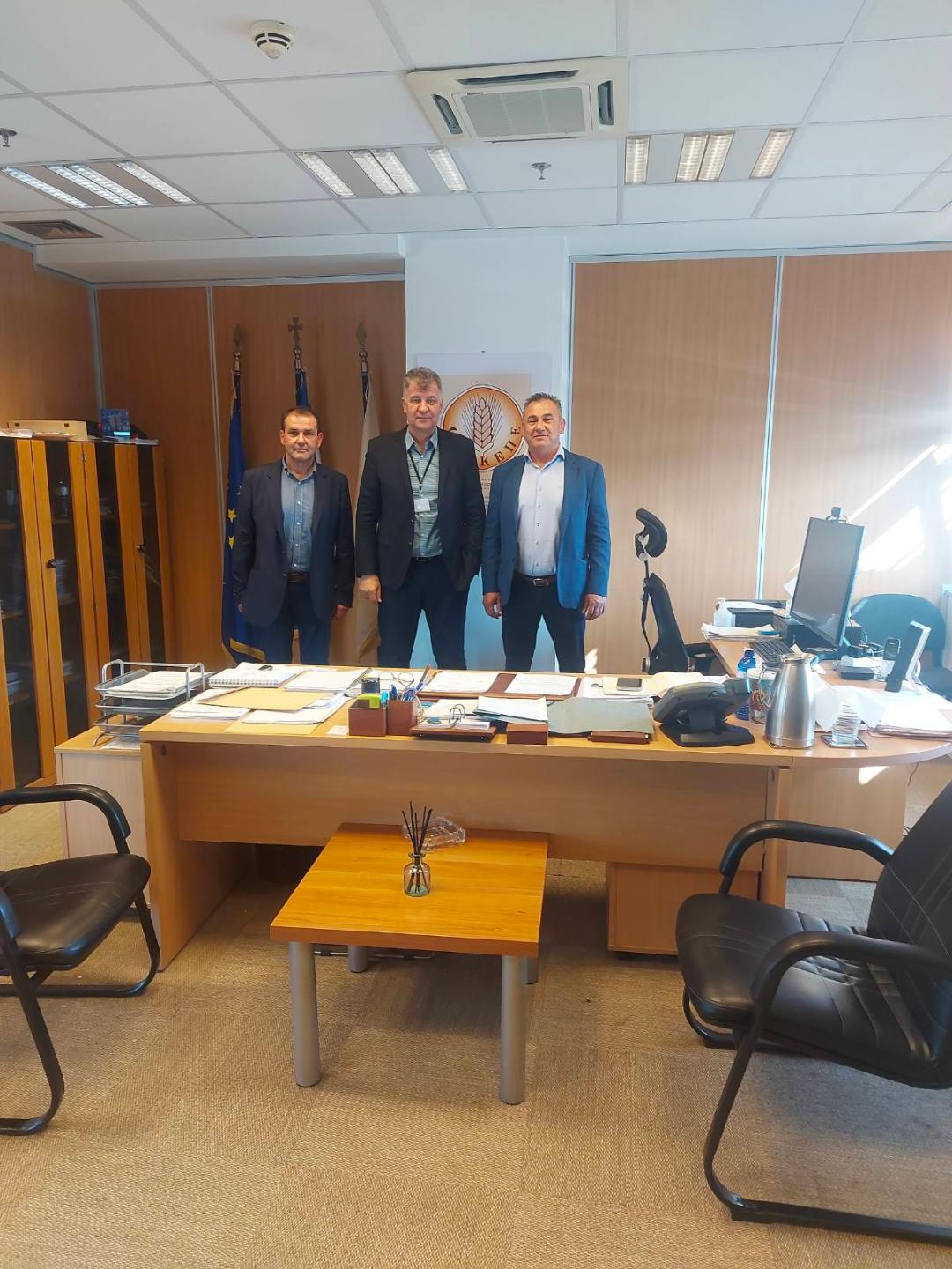 Με τον πρόεδρο του ΟΠΕΚΕΠΕ συναντήθηκαν τα μέλη του Δ.Σ. του Αγροτικου ...